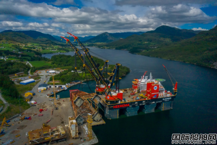 8100吨！全球最大半潜式起重船再创新纪录-中华航运网